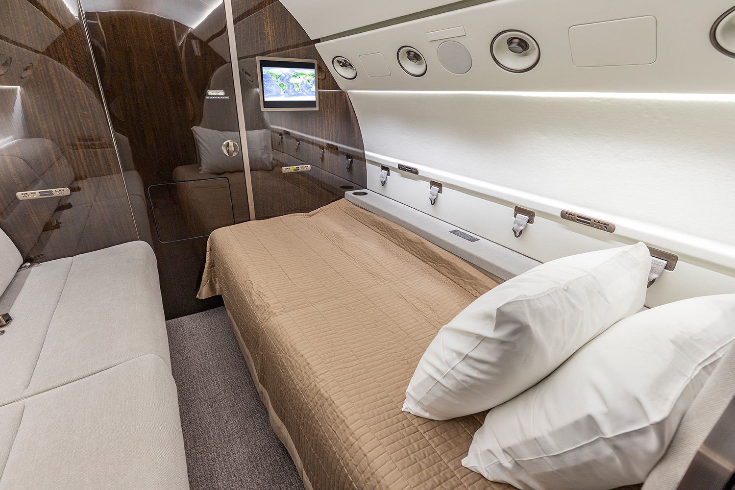 Fleet | Gulfstream G550 | Silver Air